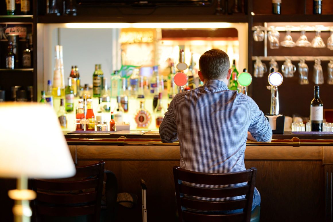 Flying Solo: Finding the Perfect Bars for Single Drinkers